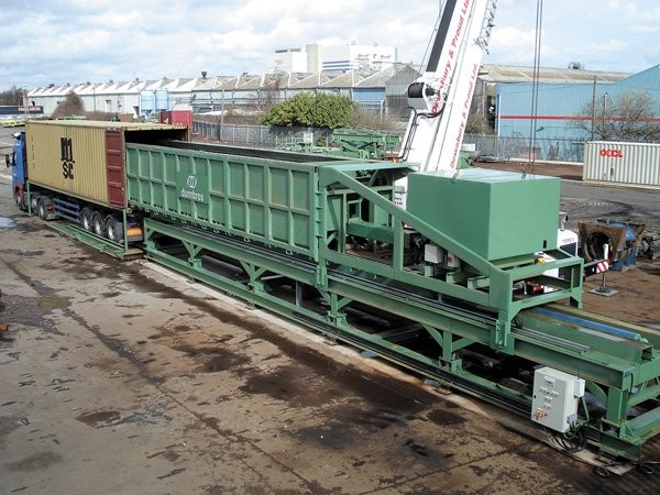 12.5-metre-stroke telescopic cylinders key to new container loading system