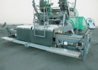 Compact extending screed has larger width, less noise