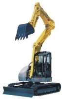 Articulated boom excavator with off-set track design