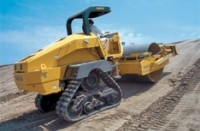 Track-driven roller can compact on 45-degree slopes