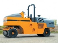 Rigid frame pneumatic tire roller