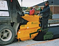 Dual hopper lift cylinders provide higher lift