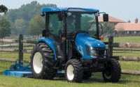 Synchronized Shuttle Shift included in compact tractors
