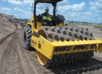 Heavy-duty dirt rollers with new traction control system