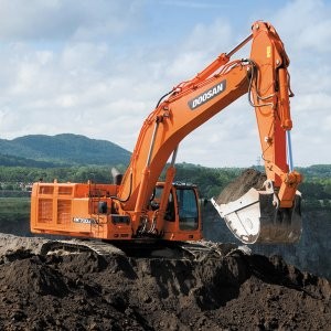 Doosan adds 72.1-metric-ton DX700LC to top of crawler excavator range