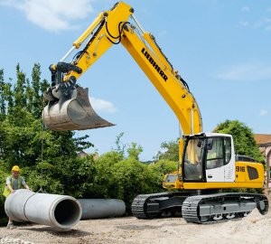 Liebherr’s 6th-generation R 916 Advanced Litronic crawler excavator