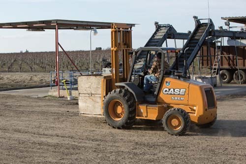 CASE Construction Equipment 586H Forklifts | Heavy Equipment Guide