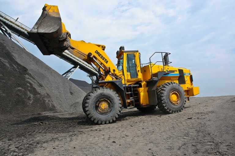 Dressta North America 555C Wheel Loaders | Heavy Equipment Guide