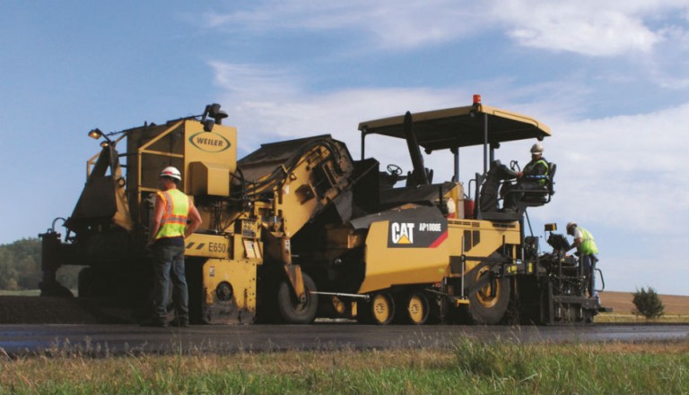 Cat pavers feature new screed heating system, oscillating bogies and ...