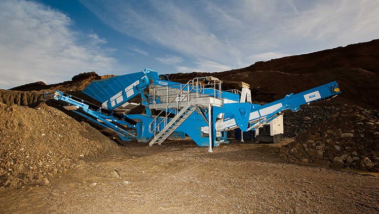 CDE R2500 Mobile Screens | Heavy Equipment Guide