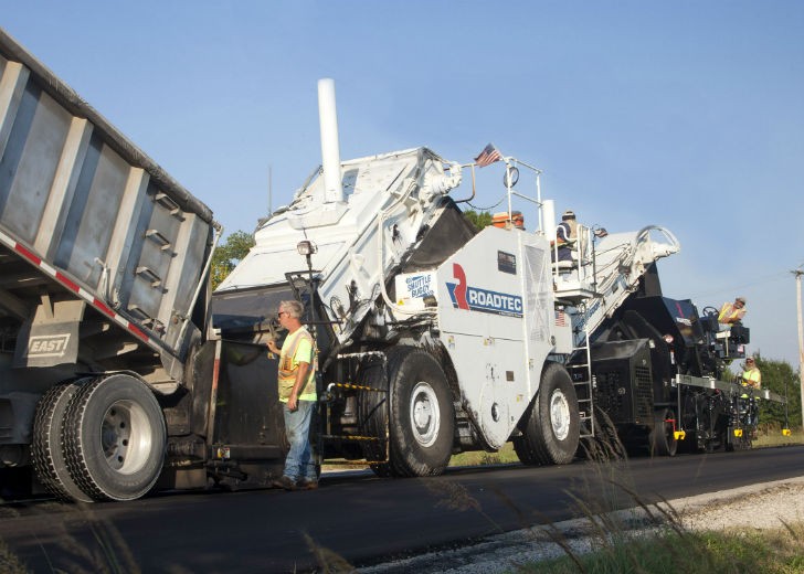 Roadtec Presents Autotracking Package for Material Transfer Vehicles