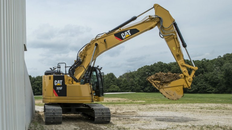 Cat 325F hydraulic excavator is designed for close-quarters work