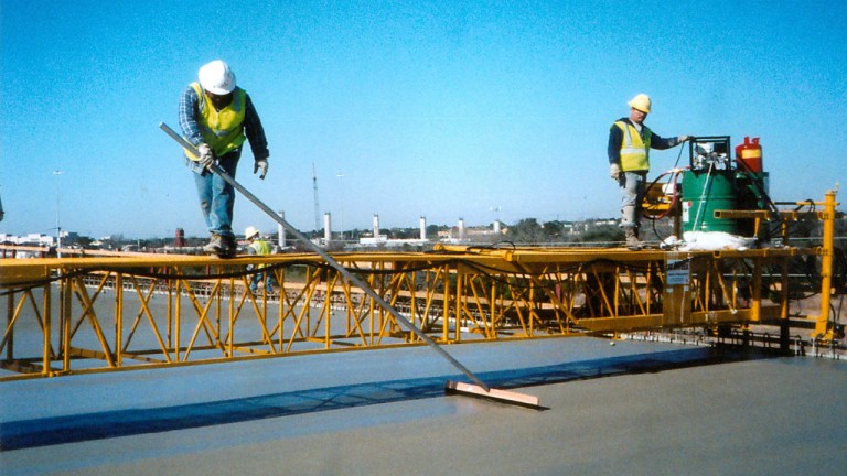 Terex Bid-Well 2418 workbridge features telescoping end segments to ...