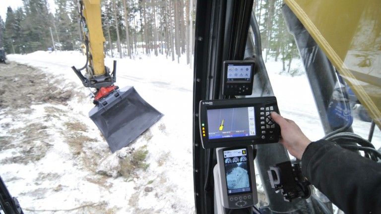 Rototilt Positioning Solution connects with Trimble Grade Control System