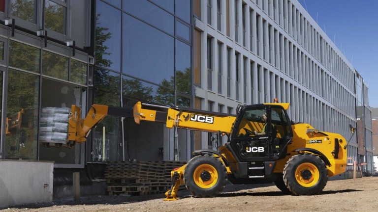 JCB adds fourth Hi Viz model to loadall telehandler range