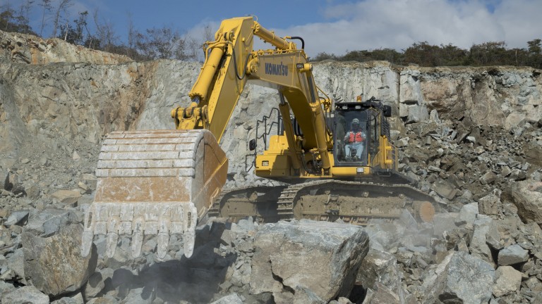 Excavator designed for big dirt, rock and quarry work