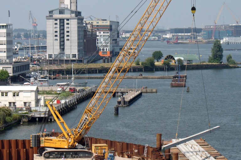 Liebherr Canada LR 1160 Crawler Cranes | Heavy Equipment Guide