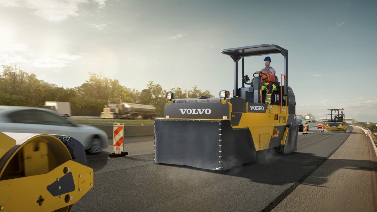 Pneumatic tire roller adaptable for uniform smoothness and performance