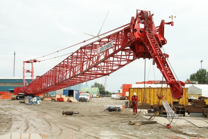 Manitowoc Company, Inc Model 2250 Crawler Cranes | Heavy Equipment Guide