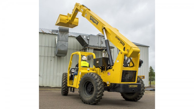 Extendo telehandler line lengthens with 74-hp machine