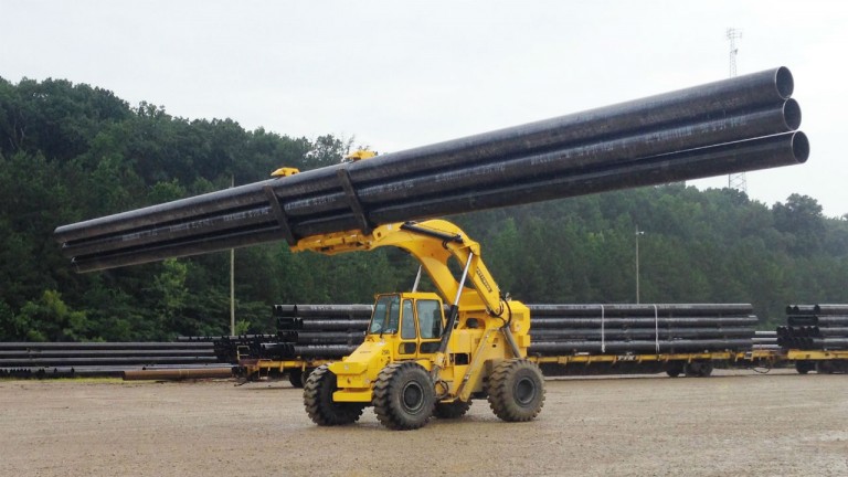 Cary-Lift 254i adept at moving pipe in yards and on site