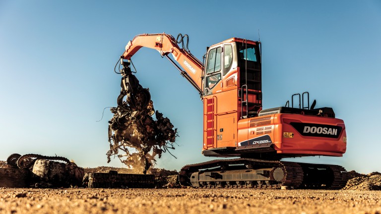 Doosan exhibit at ISRI 2018 displaying new DX225MH-5 material handler ...