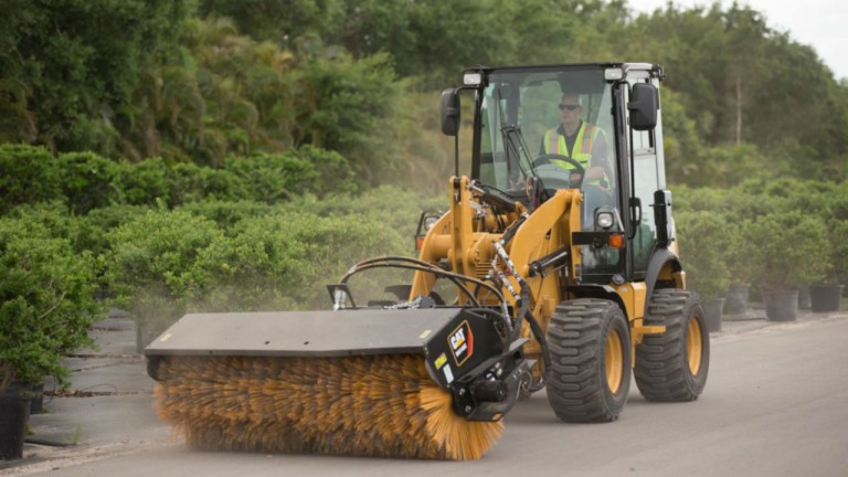Cat 903D compact wheel loader boasts increase in lift capacity and ...
