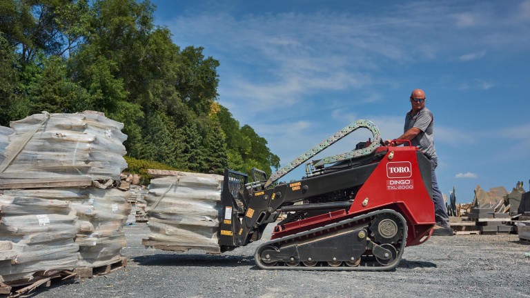 Toro Dingo TXL 2000 boasts telescoping arms and 2,000-pound capacity ...