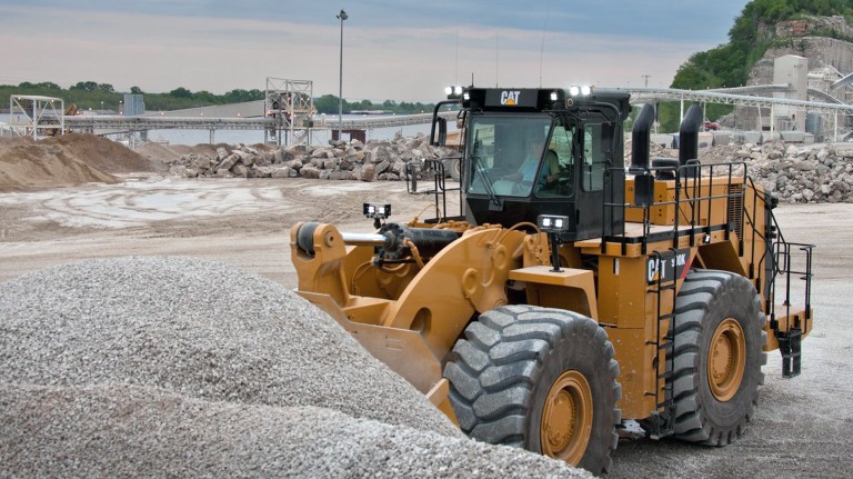 Cat 990K aggregate handler boosts wheel loader production in rehandling ...