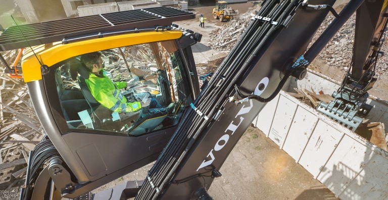 Volvo’s latest material handler continues long-term dedication to waste ...