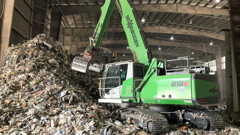 Sennebogen 818 material handlers ensure uptime for "LEEDING" C&D recycler