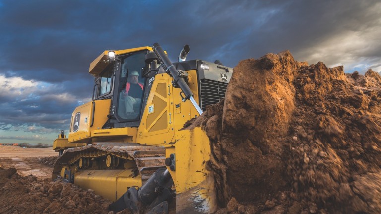 John Deere's latest dozer boasts larger engine, increased weight and ...