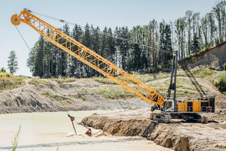 Liebherr Canada HS 8200 Crawler Cranes | Heavy Equipment Guide