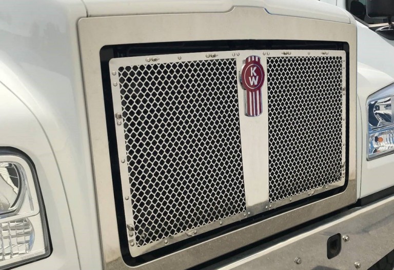 Kenworth truck with set-forward axle adds optional fixed grille