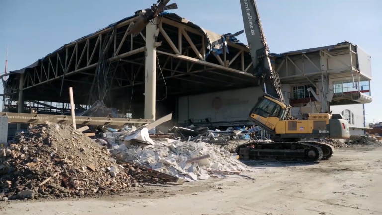 Watch Clearview Demolition tear down old port terminal with high-reach ...