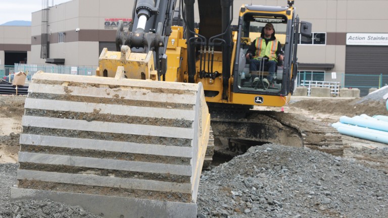 Canadian first: utility contractor digs savings of automatic excavator ...