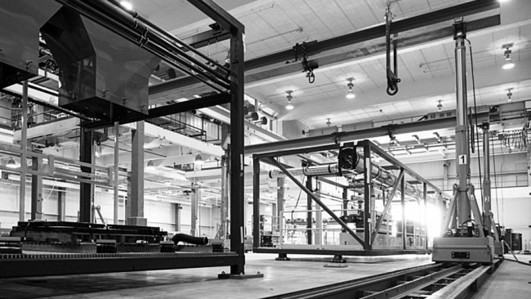 Li-Cycle opens largest capacity lithium-ion battery recycling facility ...