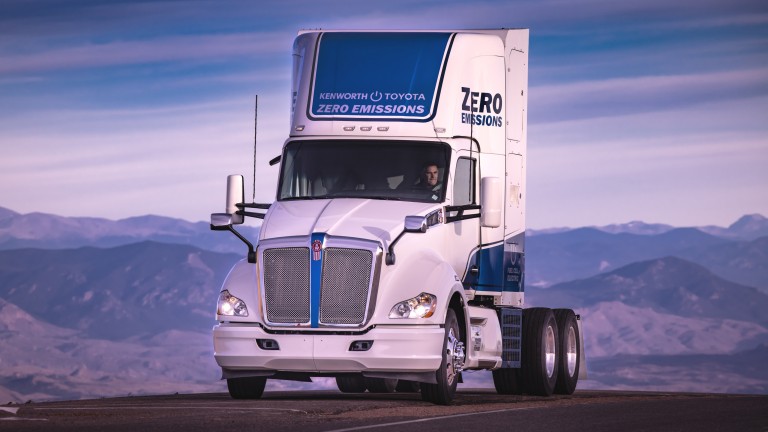 Kenworth truck becomes first Class 8 electric vehicle to climb 14,115 ...