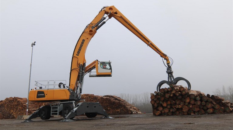 Largest Liebherr material handler in France delivered to job site