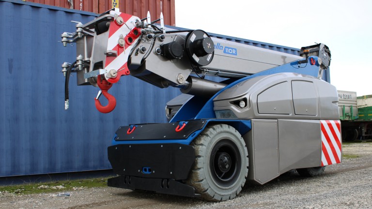 Manitex Valla launches 11-ton electric mobile crane with remote-control ...