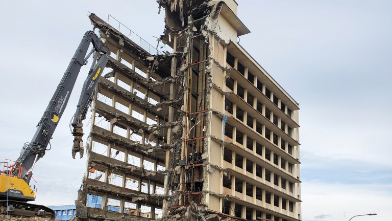 High-reach demolition from the operator’s seat
