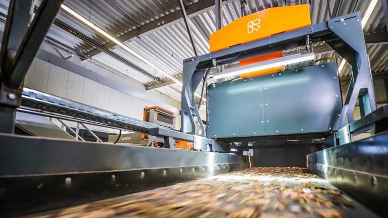 TOMRA combines AUTOSORT and GAIN for wood waste sorting