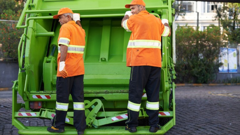 Solid waste collection worker fatalities decreased in 2020