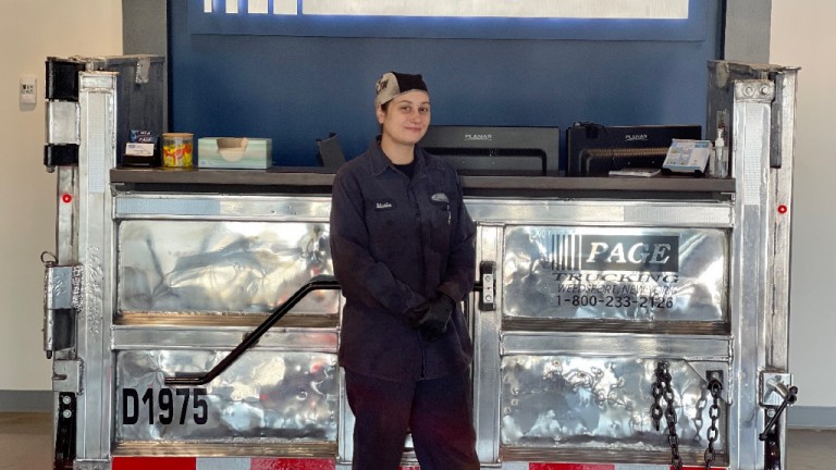 ISRI awards Maria Stinson with Golden Wrench technician award