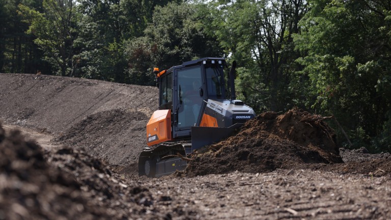 Doosan delivers first crawler dozer to Best Line Equipment