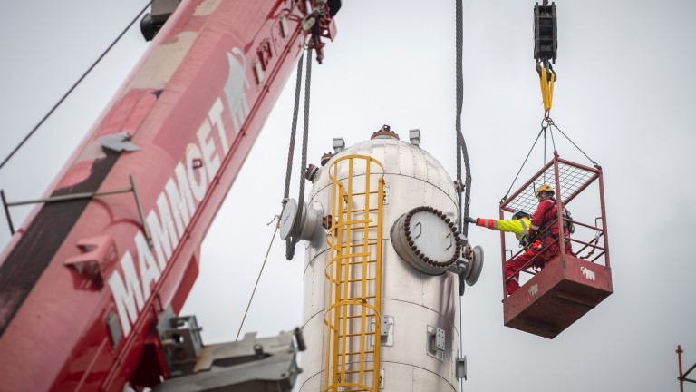 Mammoet's smart lifting solution streamlines reactor replacement