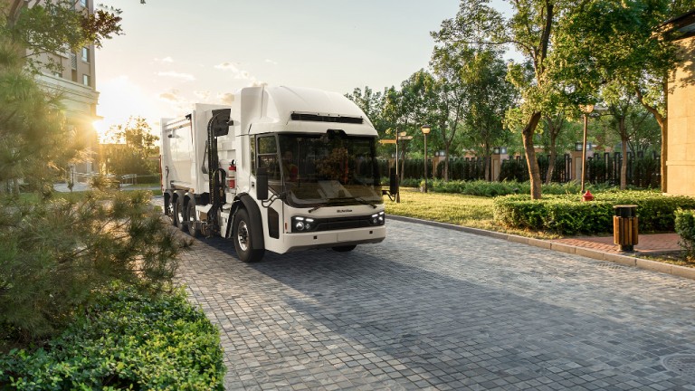 McNeilus to build 50 electric collection vehicles for Republic Services