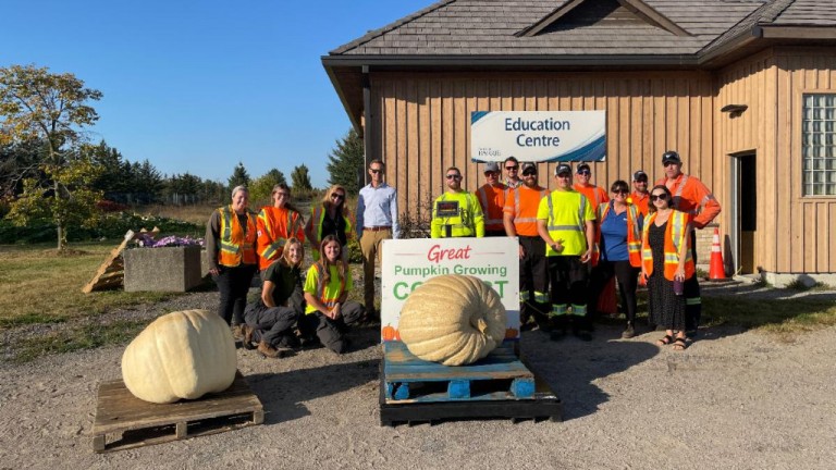 City of Barrie, Ontario, wins pumpkin growing contest