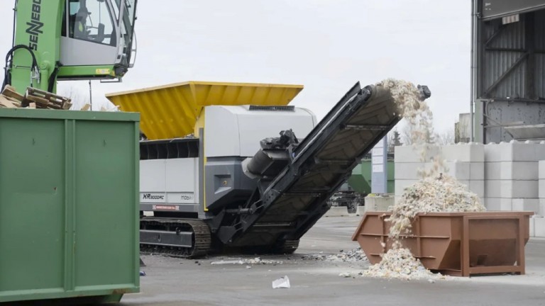 UNTHA showcases new four-shaft shredder generation at IFAT 2024