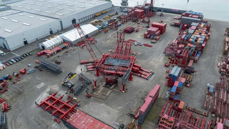 Mammoet begins assembly of 6,000-tonne capacity ring crane